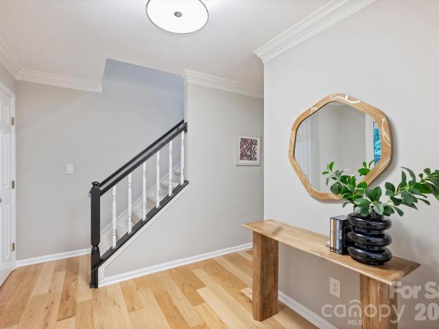 2500 Crescent Knoll Drive