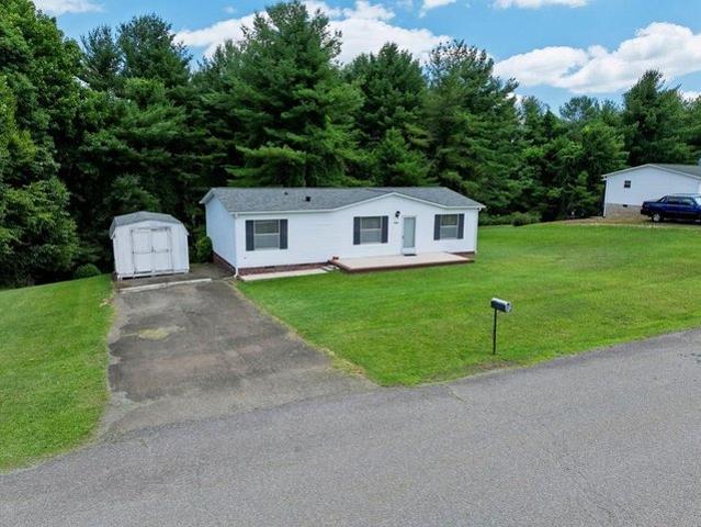 2500 Deer Haven Rd, Galax, VA 24333