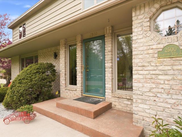 2500 Highland View Avenue S