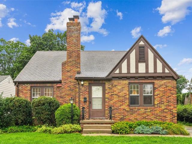 2500 Kenway Dr, Des Moines, IA 50310