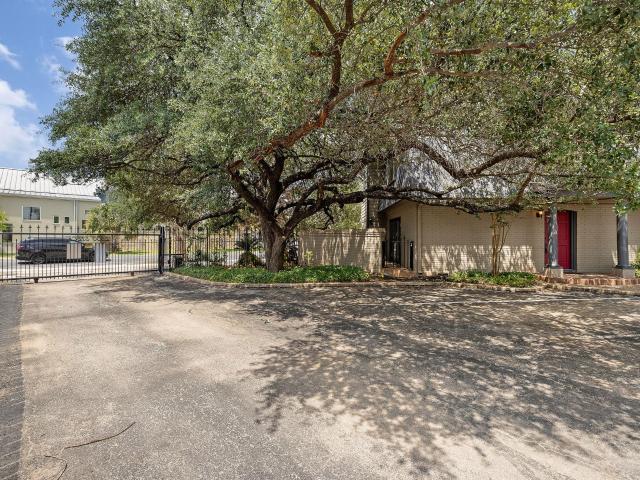 2500 Steck Ave # 6