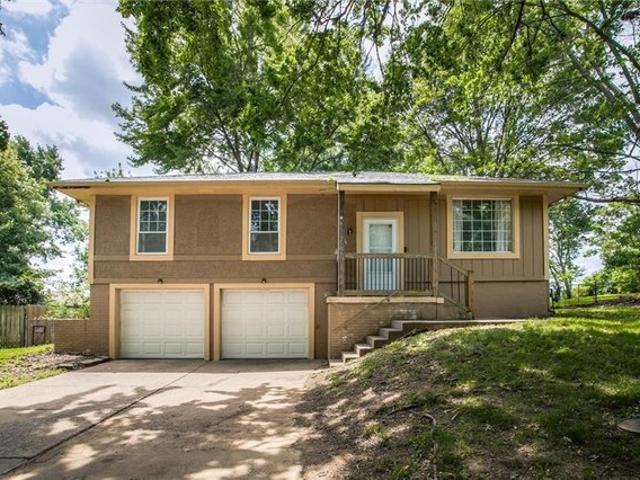 2500 SW Jackson Ct, Blue Springs, MO 64015