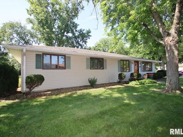 2500 Willow St, Pekin, IL 61554