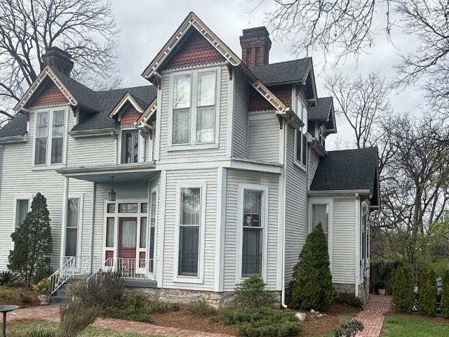 2500 Woodlawn Dr