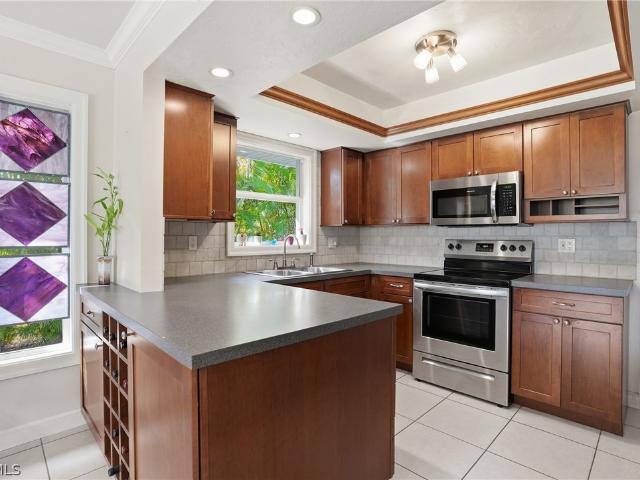 2500 10th St N, Naples, FL 34103 | MLS #2026008
