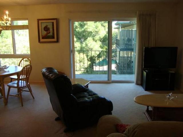 $2500 / 2br 1000ft² Top Floor Including Utilities at Woodlake!