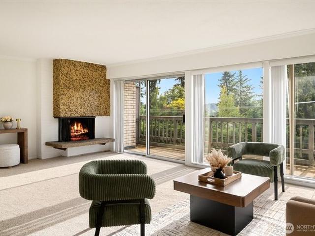 2500 81st Ave SE Apt 351, Mercer Island, WA 98040
