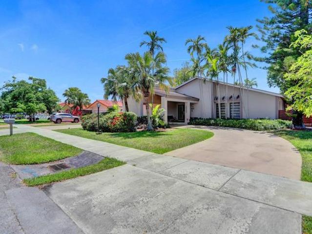 2500 99th Ave SW, Miami, FL 33165