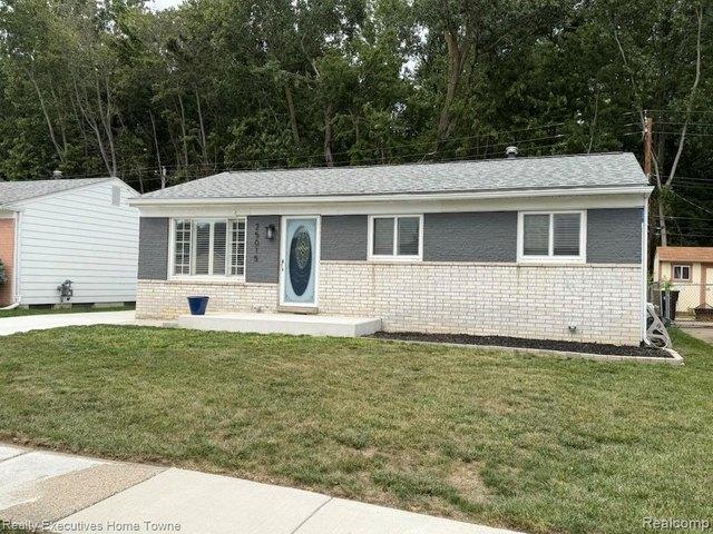 25015 Orchid St, Harrison Township, MI 48045