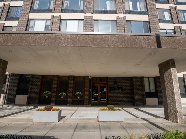 2501 Calvert St NW, 2 beds, 2 full baths