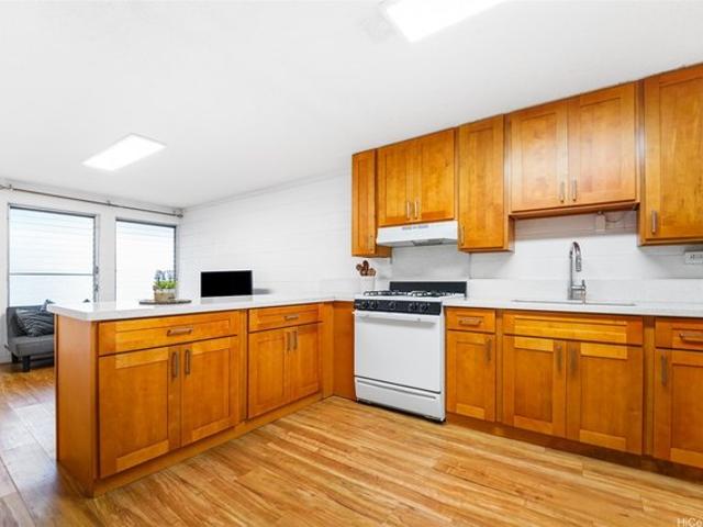 2501 Coyne St Apt 102, Honolulu, HI 96826