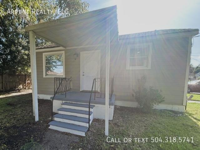 2501 Delille St, 2 beds, 1 full bath