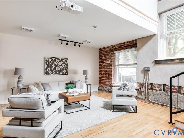 2501 E Franklin Street U6