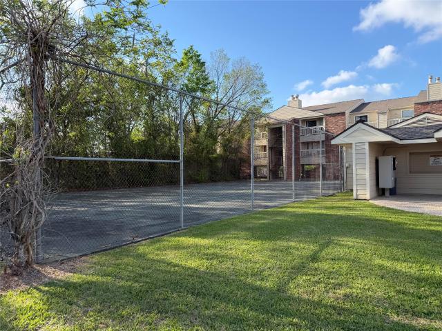 2501 Gulf Freeway 4A