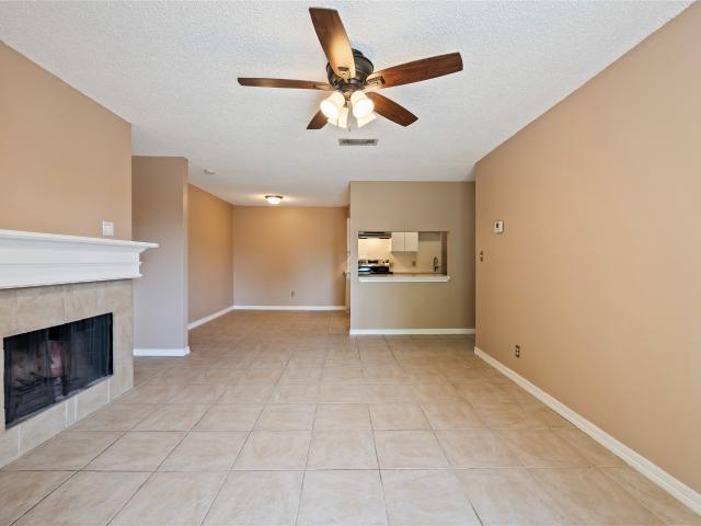 2501 Gulf Freeway 6A