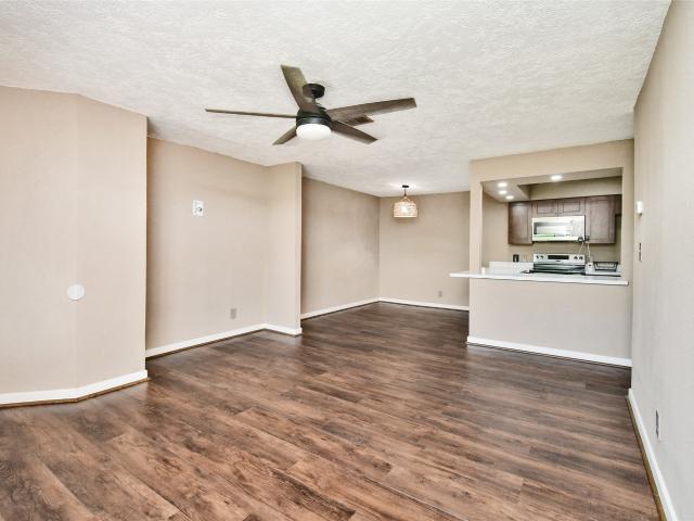 2501 Gulf Freeway 14A