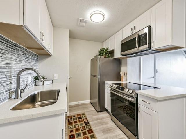 2501 Gulf Fwy Apt 263, Dickinson, TX 77539