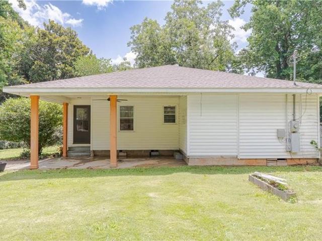 2501 Pineknoll St, Opelika, AL 36804