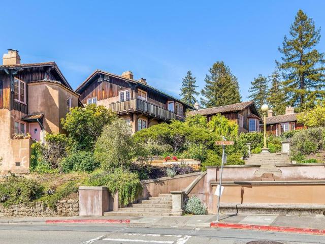 2501 rose walk