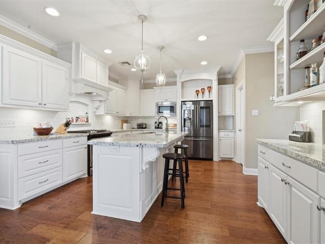 2501 S View Dr, Lake Charles, LA 70605 | MLS #SWL26000