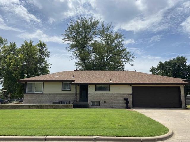 2501 Shawnee Dr, Great Bend, KS 67530