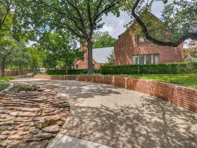 2501 W Prairie Creek Drive