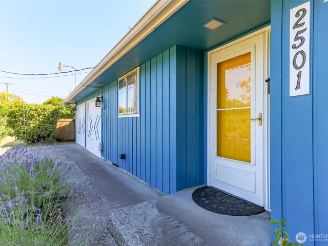2501 64th Avenue NE