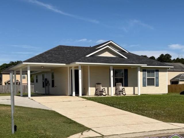 35020 Rayville Dr, Denham Springs, LA 70706 | MLS #BR2026007 | Compass
