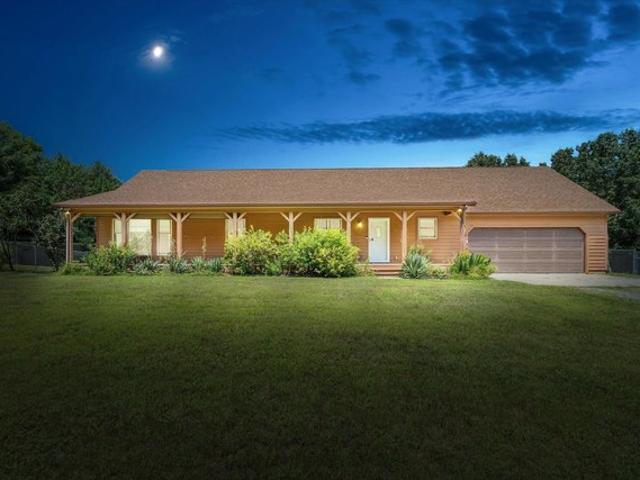 25028 Jefferson Center St, Cassopolis, MI 49031
