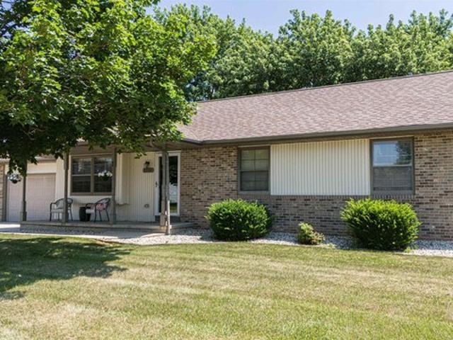 2502 N Wuthering Hills Dr, Janesville, WI 53546