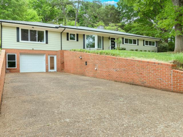 2502 Elm Drive NE