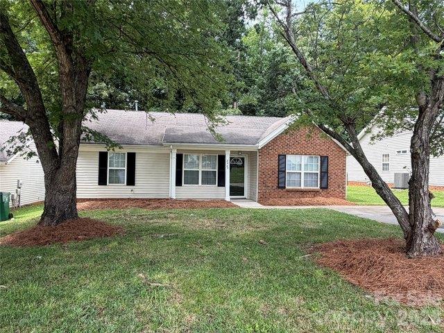 2502 Hemby Woods Dr, Charlotte, NC 28262