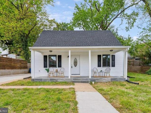 2502 Jamaica Dr, Alexandria, VA 22303