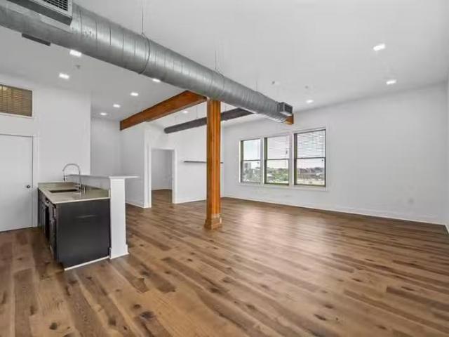 2502 Live Oak St #331, Dallas, TX 75204