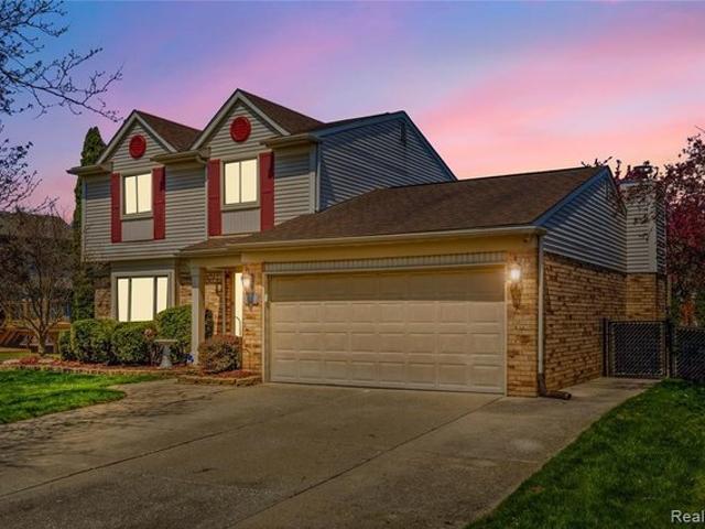 25030 Balsam Dr, Brownstown Township, MI 48134