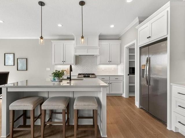 25039 W 94th Ter, Lenexa, KS 66227