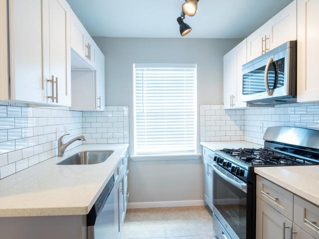 2503 Delano 4