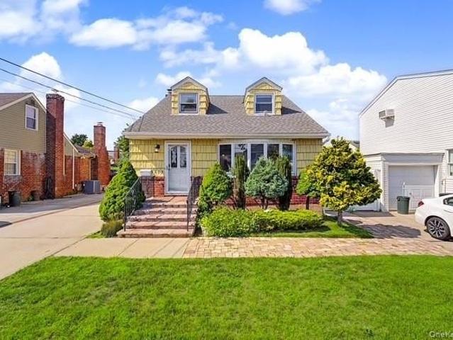 2503 3rd Ave, East Meadow, NY 11554