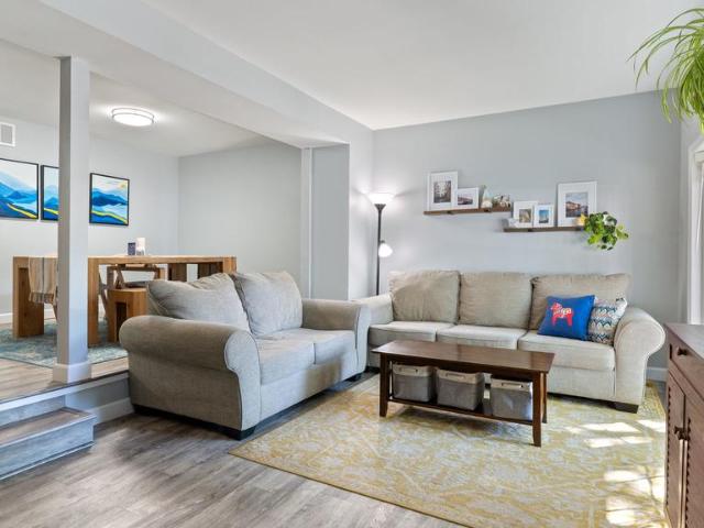 250 Chalet Circle W