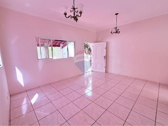 250 Área Útil Casa Alugar, 3 Dormitórios localizado em Loteamento Loanda, Atibaia, São Paulo, 12945180 | Brasil