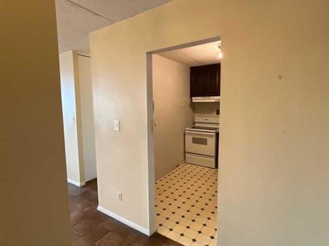250 Gorge Rd, Unit 7H, Cliffside Park, NJ 07010 | MLS #26006 | Compass