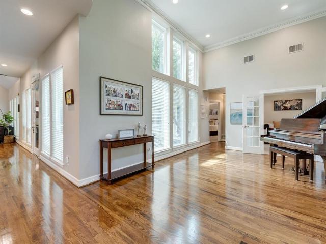 250 Glenrose Court