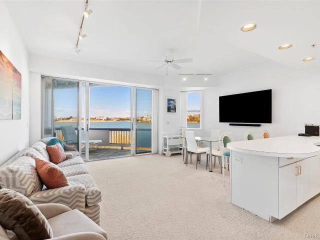 250 Dune Road 119