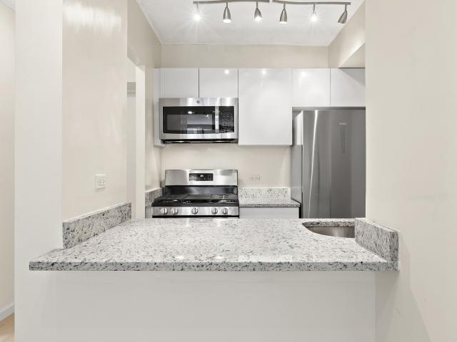 250 E 40TH Street 3C