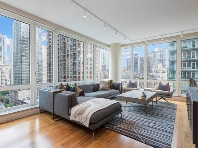 250 E 53rd St Apt 1702, New York, NY 10022