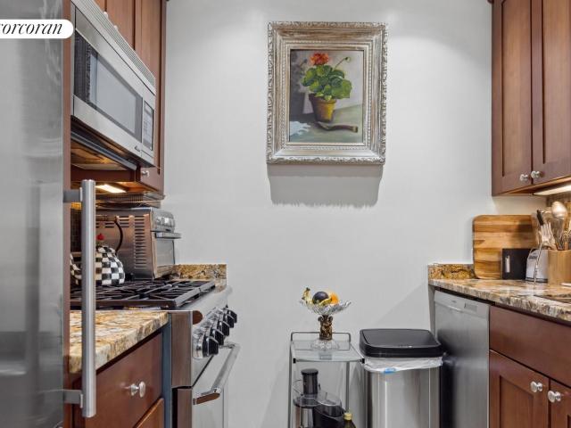 250 E 54TH Street 14D