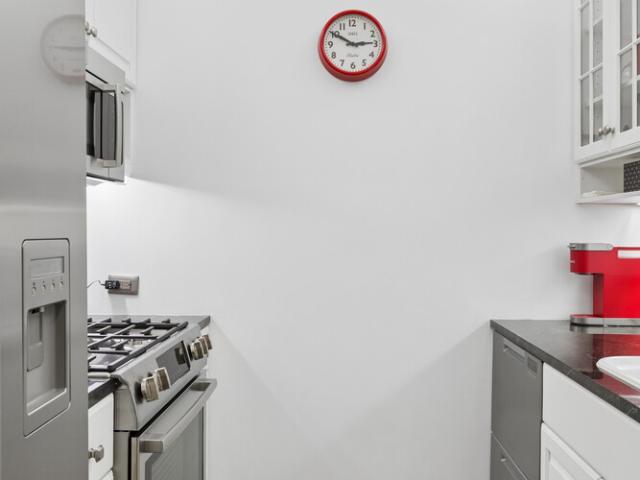 250 E 54TH Street 21D