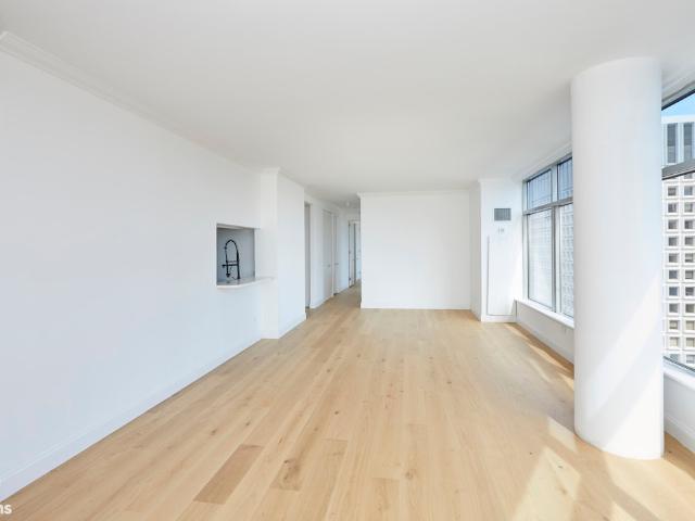 250 E 54TH Street 37B