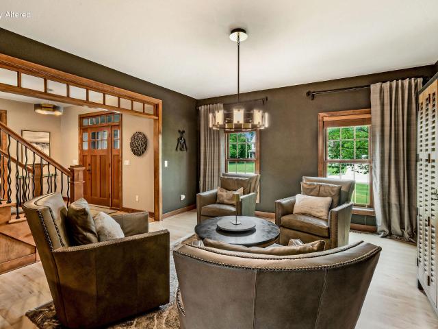 250 E Laurel Cir