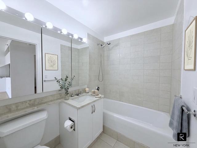 250 East 30th Street, New York, NY